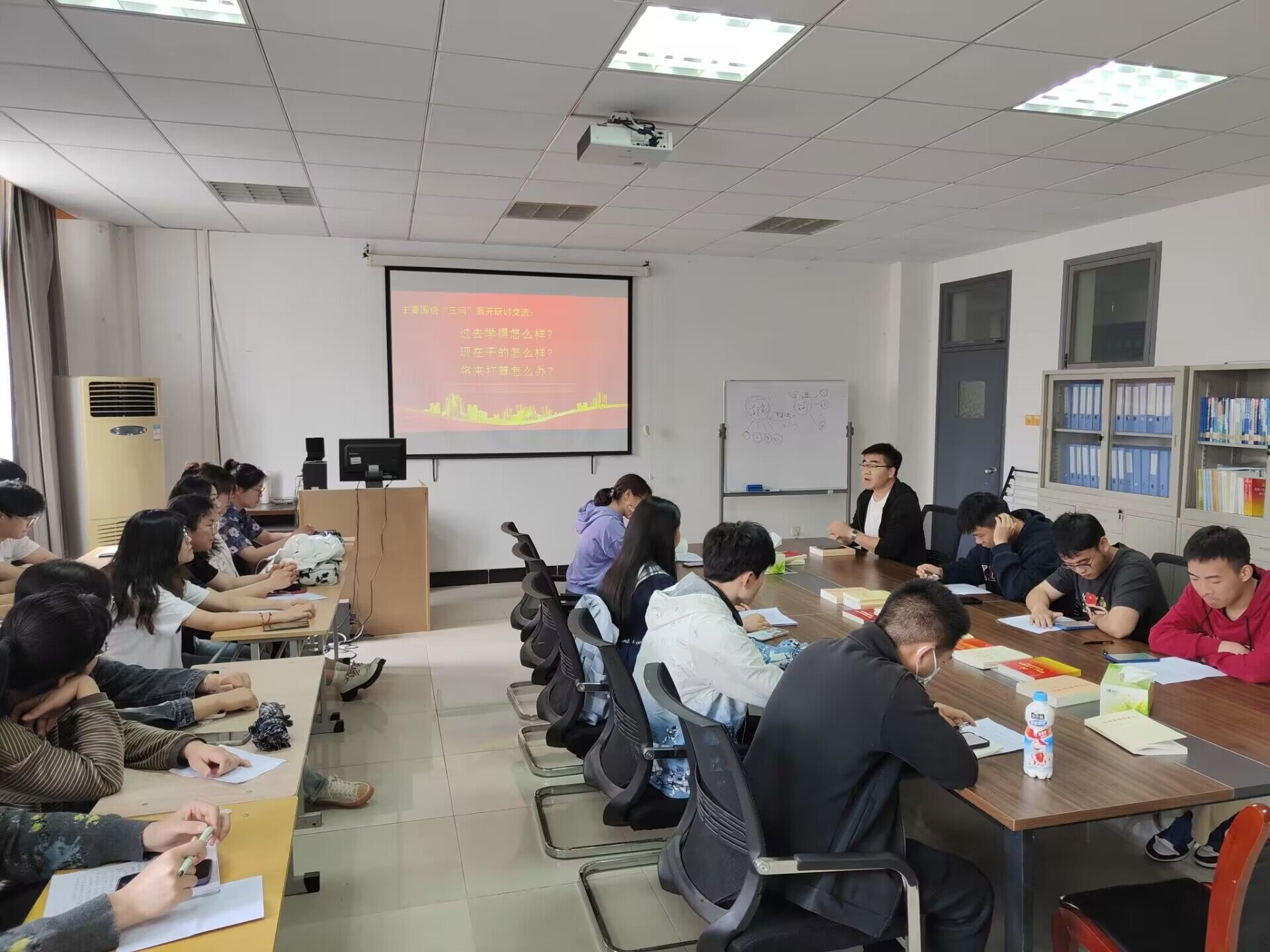 交通工程学院学生第一党支部开展“三问”专题学习研讨交流